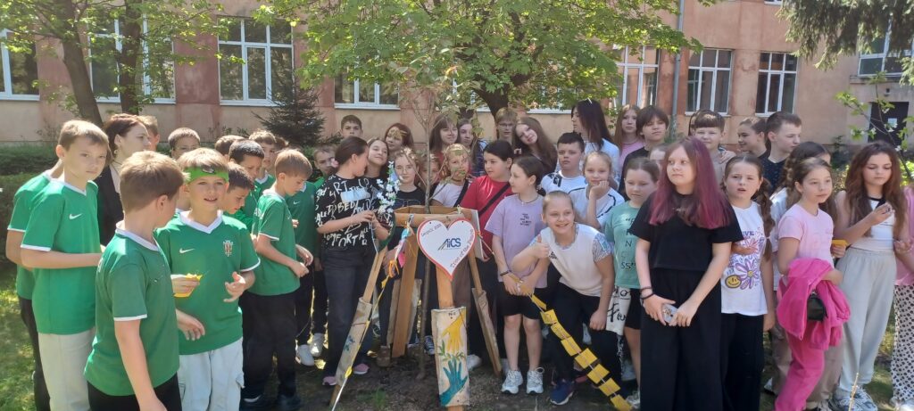 I volontari di AiCS Ungheria in Ucraina nel giorno dell'attacco a Kiev: nella spedizione del 25 ...